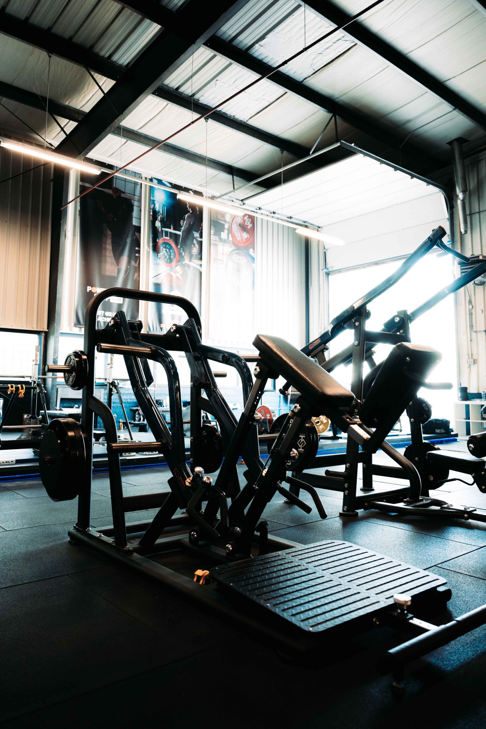 Fully adjustable chest and back machines - Supreme Strength Den Haag